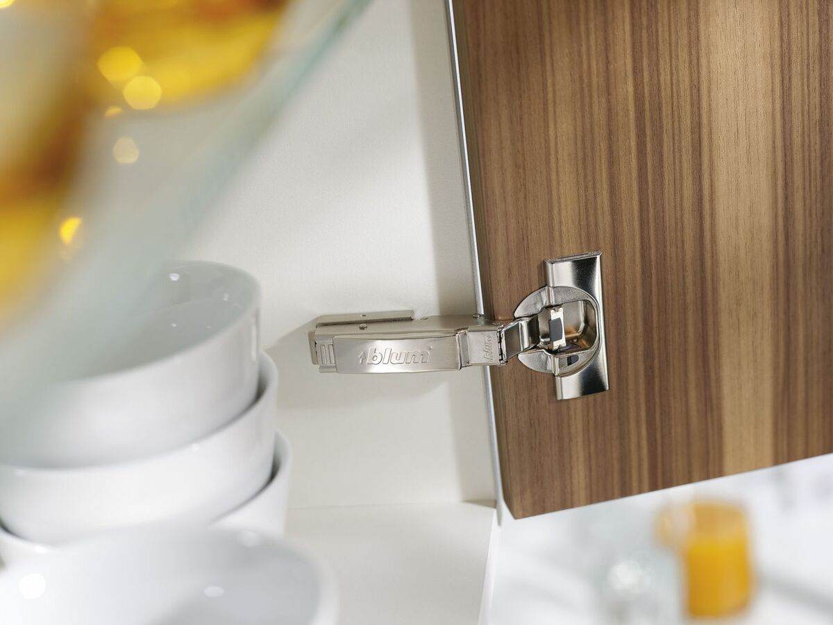 Blum 110° CLIP top BLUMOTION Scharnier-Sets zum Anschrauben mit geraden Exzenter-Montageplatten ...